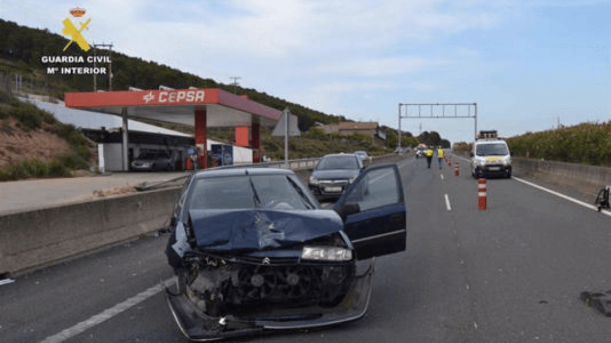 Conductor ebrio y drogado causa accidente y huye tras.