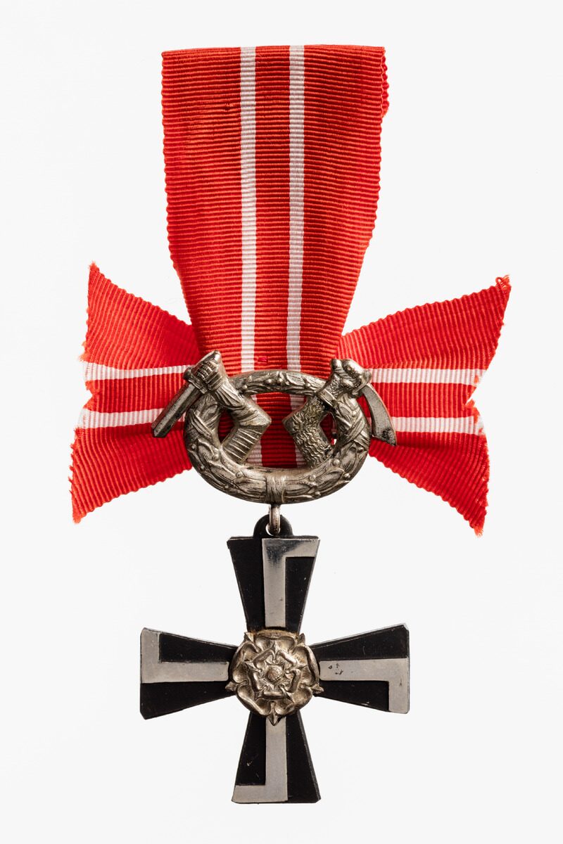 La esvástica, un símbolo inofensivo desde el siglo XIX hasta que el ...